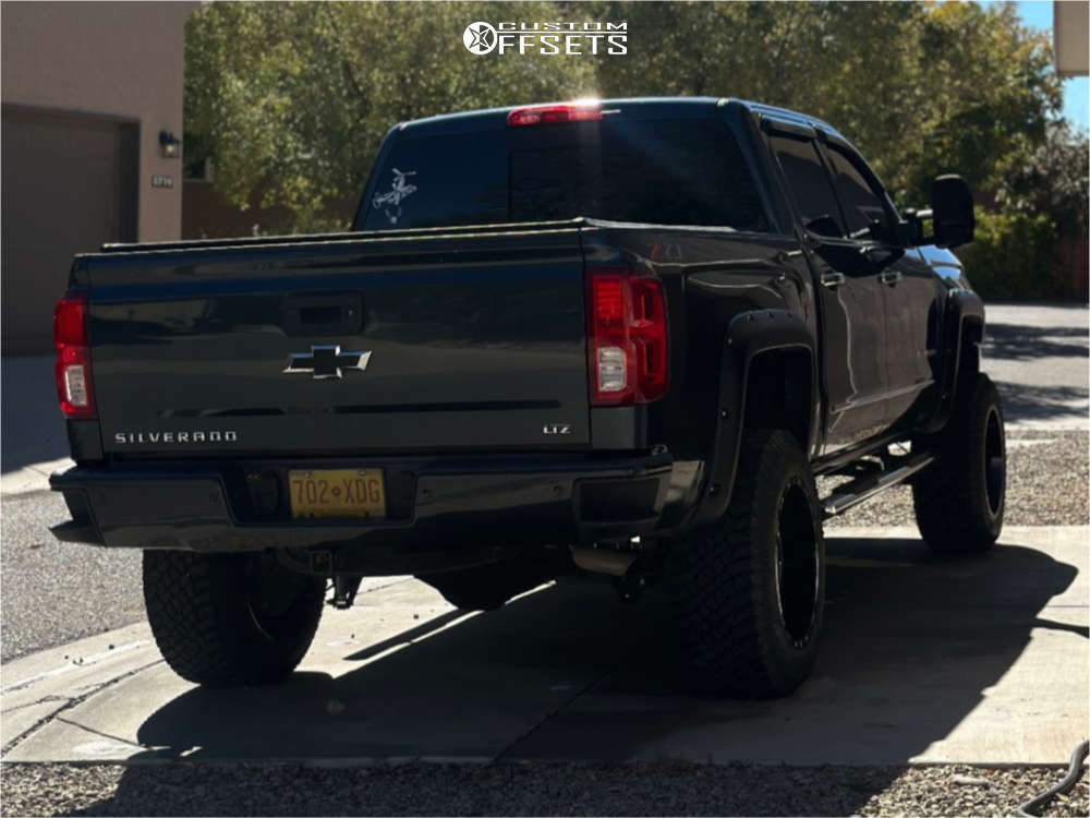 2018 Chevrolet Silverado 1500 with 20x12 -44 TIS 560bm and 35/12.5R20 ...