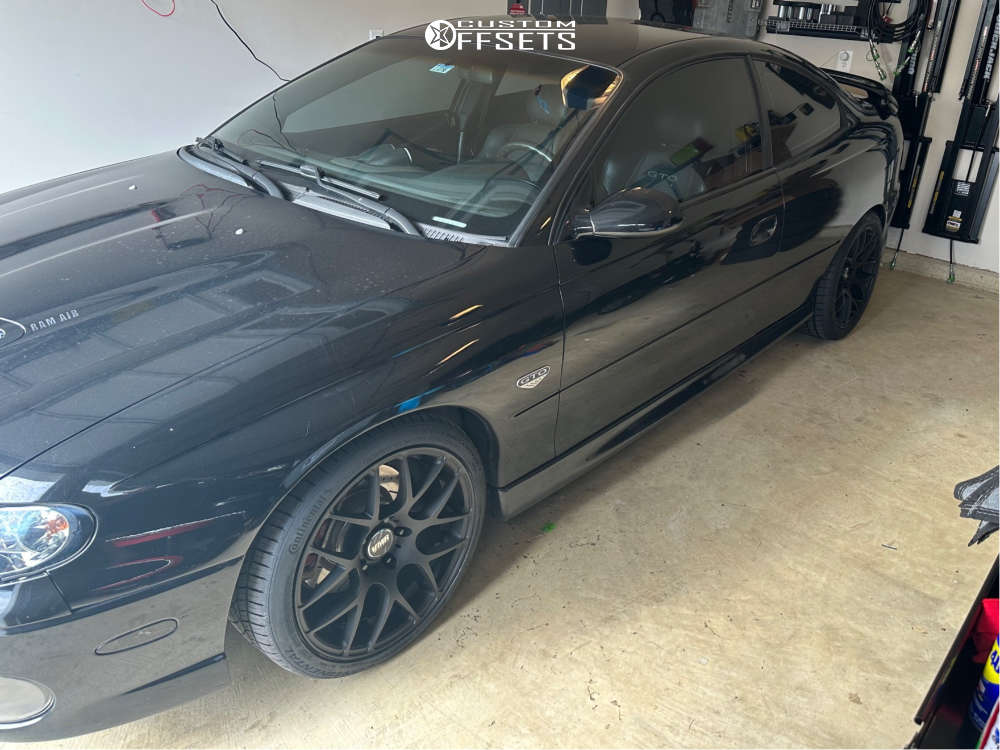 2006 Pontiac GTO with 18x8.5 35 VMR V710 and 245/35R18 Continental ...