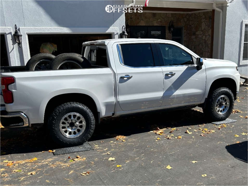 2019 Chevrolet Silverado 1500 with 18x9 18 Method Mr315 and 285/75R18 Toyo Tires Open Country A ...