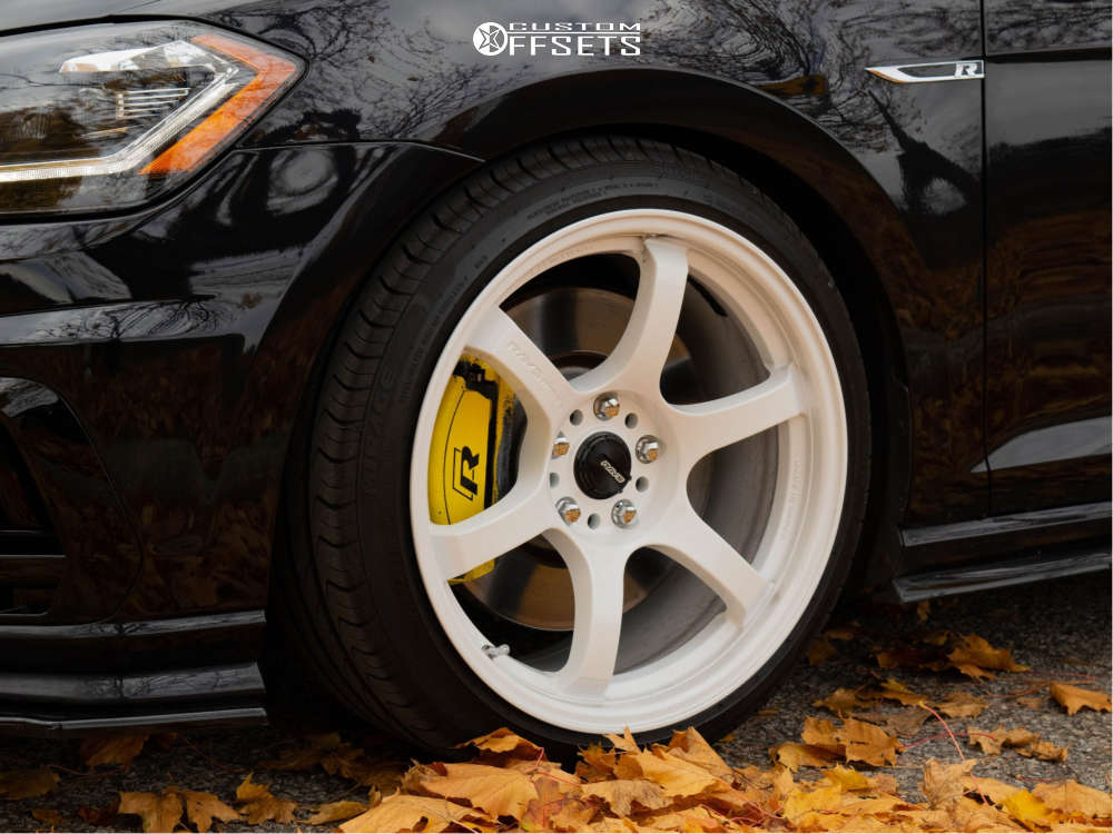 2019 Volkswagen Golf R with 18x9.5 38 Gram Lights 57dr and 225/40R18 ...