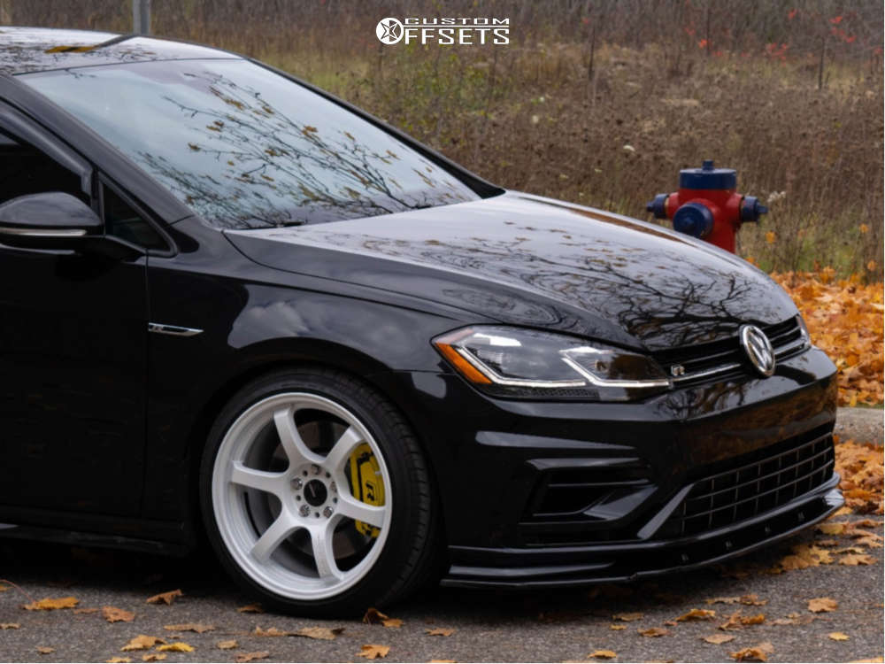 2019 Volkswagen Golf R with 18x9.5 38 Gram Lights 57dr and 225/40R18 ...