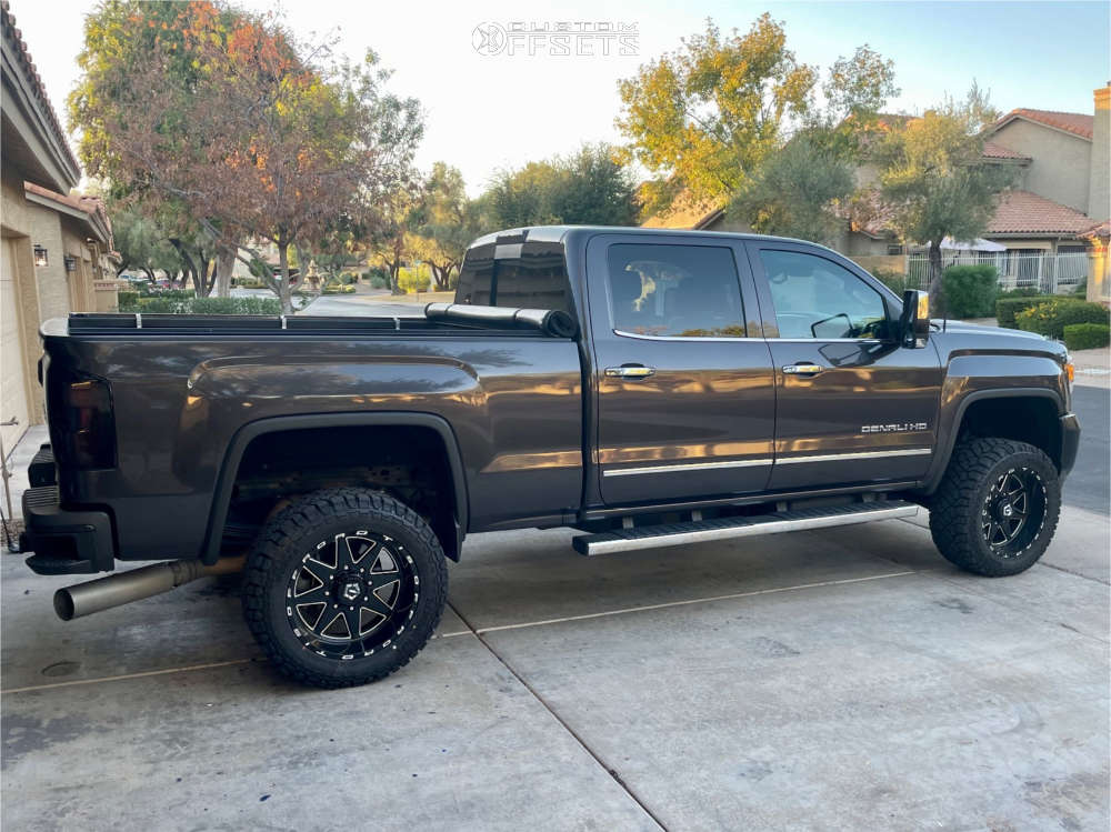 2016 GMC Sierra 2500 HD with 20x10 -25 TIS 551bm and 33/12.5R20 Kenda ...
