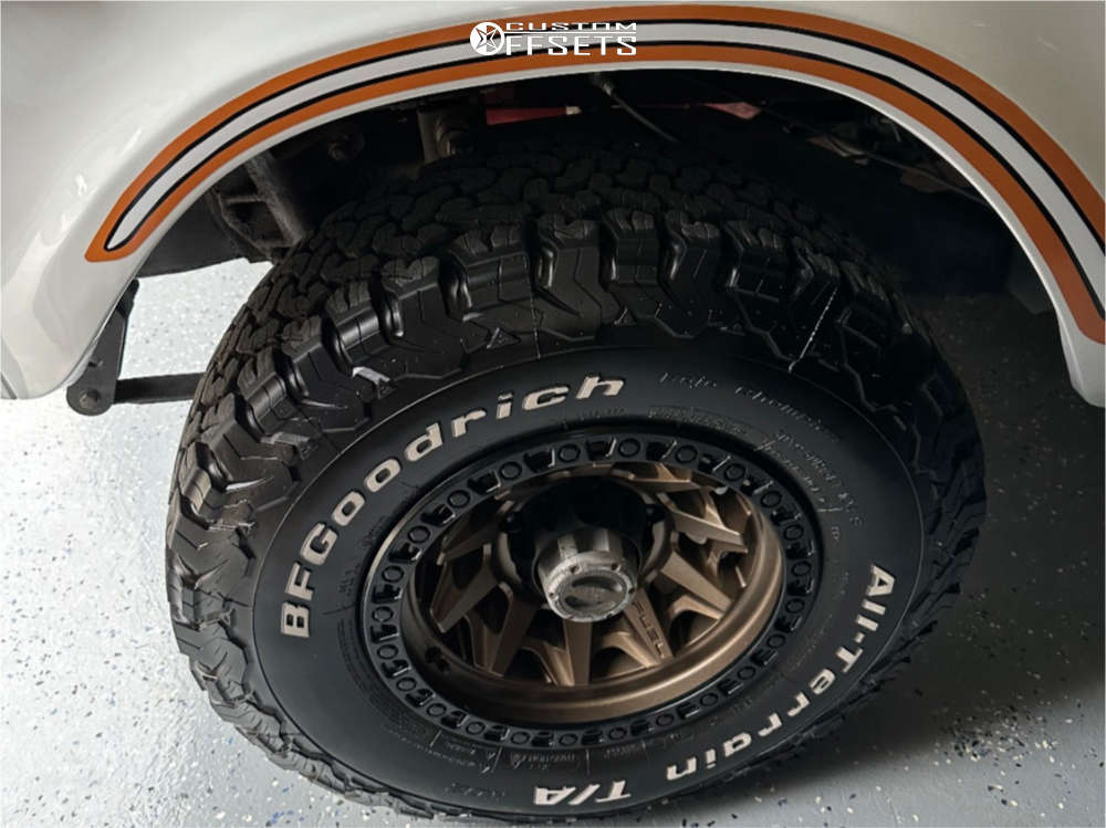 1971 International Scout 800B with 15x8 -19 Fuel Covert and 30/9.5R15 ...