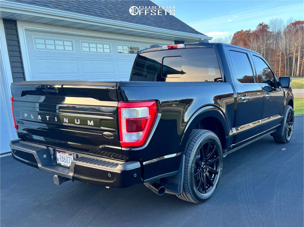 2021 Ford F-150 with 22x9 30 Voxx Vento and 275/50R22 Michelin Defender ...