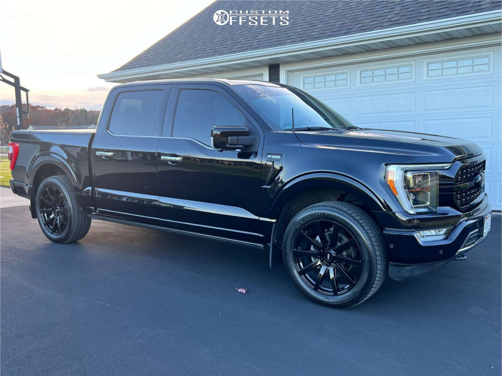 2021 Ford F-150 with 22x9 30 Voxx Vento and 275/50R22 Michelin Defender ...