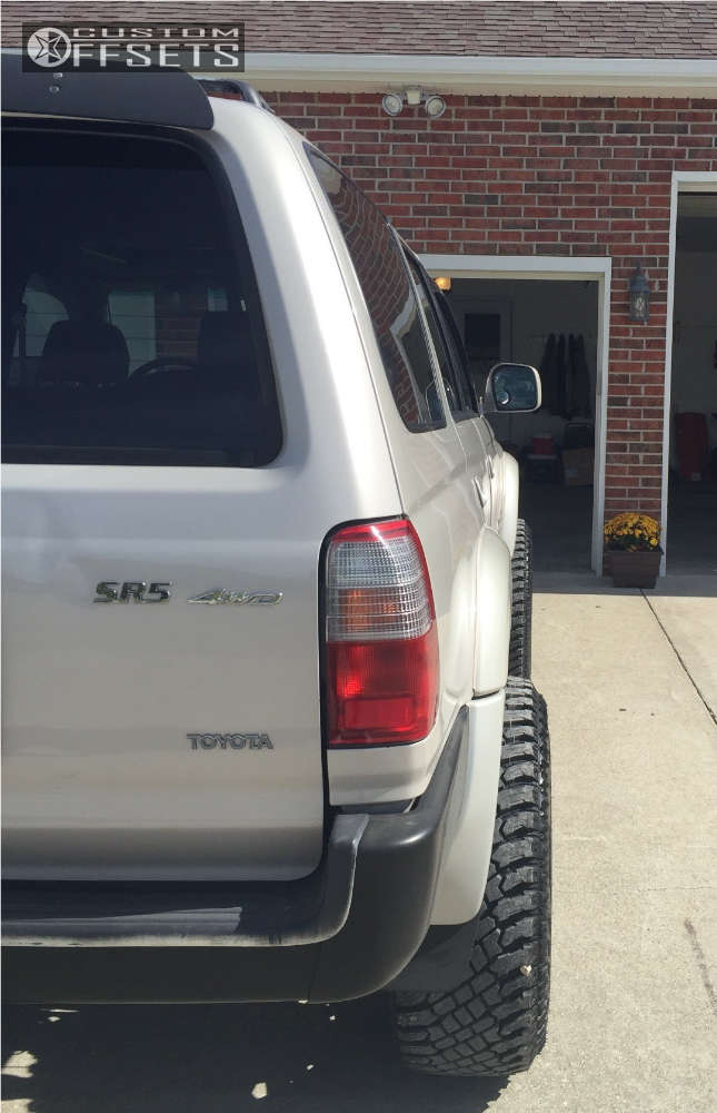2000 Toyota 4Runner with 20x12 -44 V-Rock Anvil and 33/12.5R20 Atturo ...