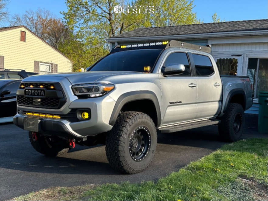 2023 Toyota Tacoma with 17x9 -12 Method Mr315 and 285/70R17 General ...