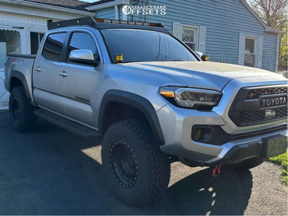 2023 Toyota Tacoma with 17x9 -12 Method Mr315 and 285/70R17 General ...