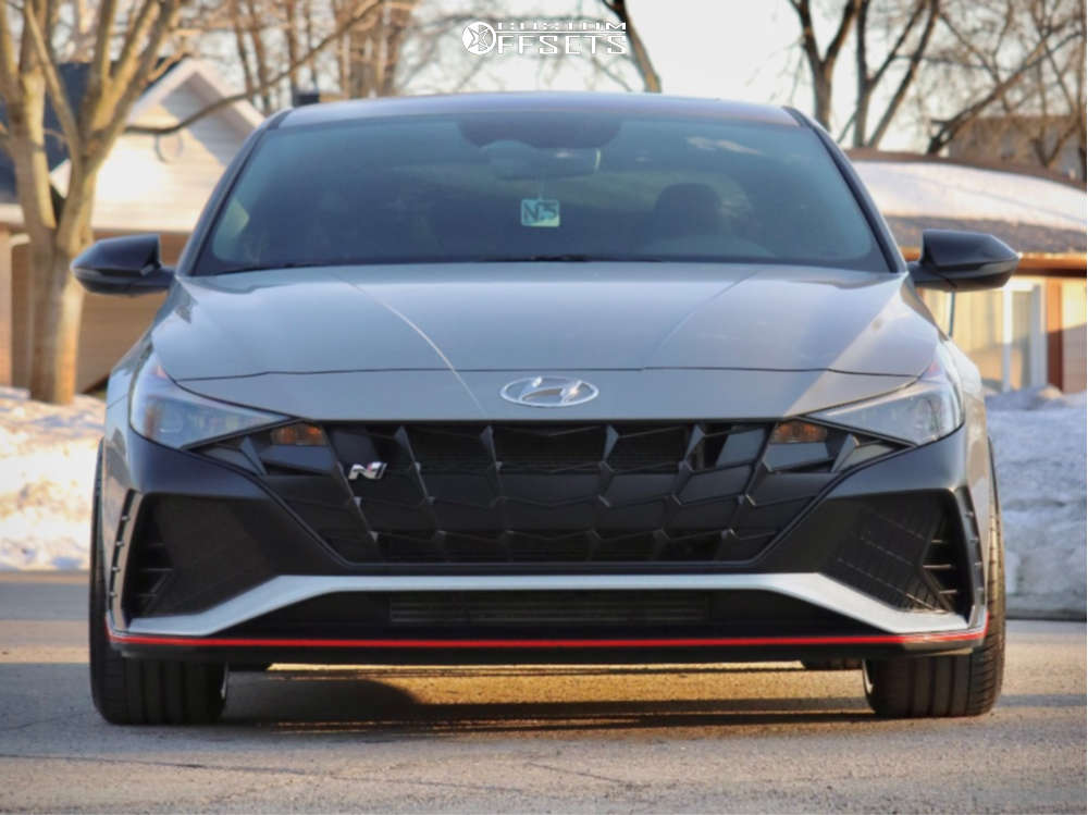 2022 Hyundai Elantra N with 19x9.5 40 TSW Sebring and 245/35R19 ...