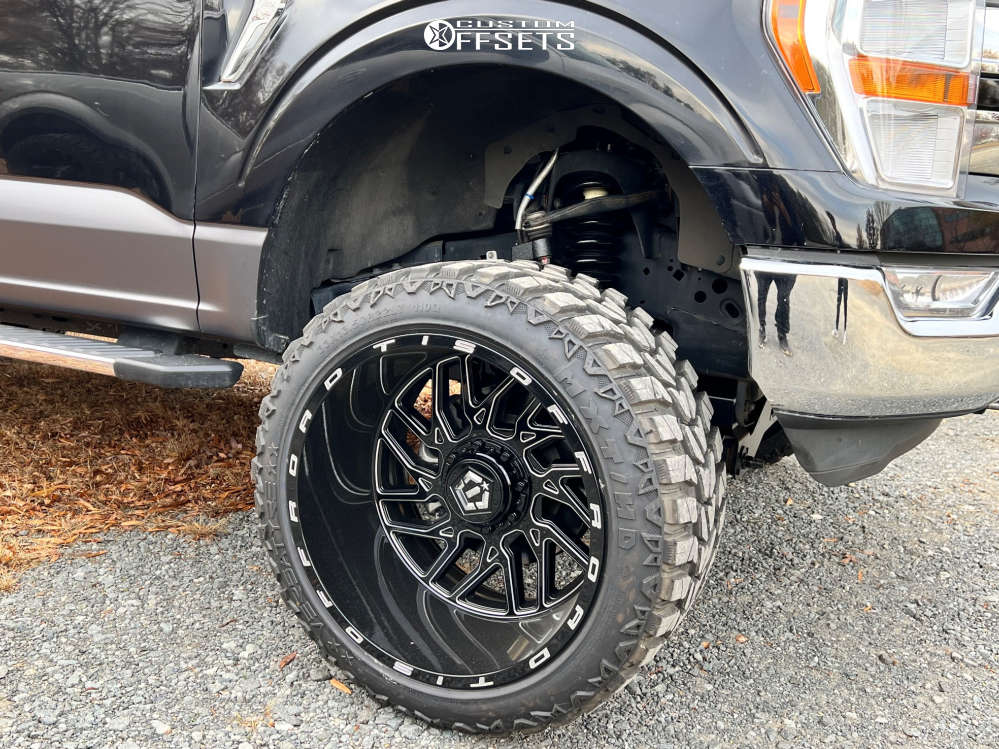 2021 Ford F-150 with 22x14 -76 TIS 544bm and 33/13.5R22 Versatyre MXT ...