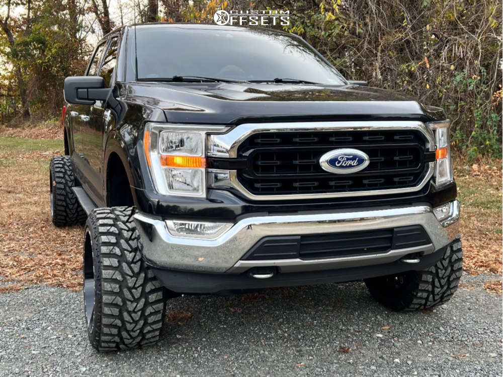 2021 Ford F-150 with 22x14 -76 TIS 544bm and 33/13.5R22 Versatyre MXT ...