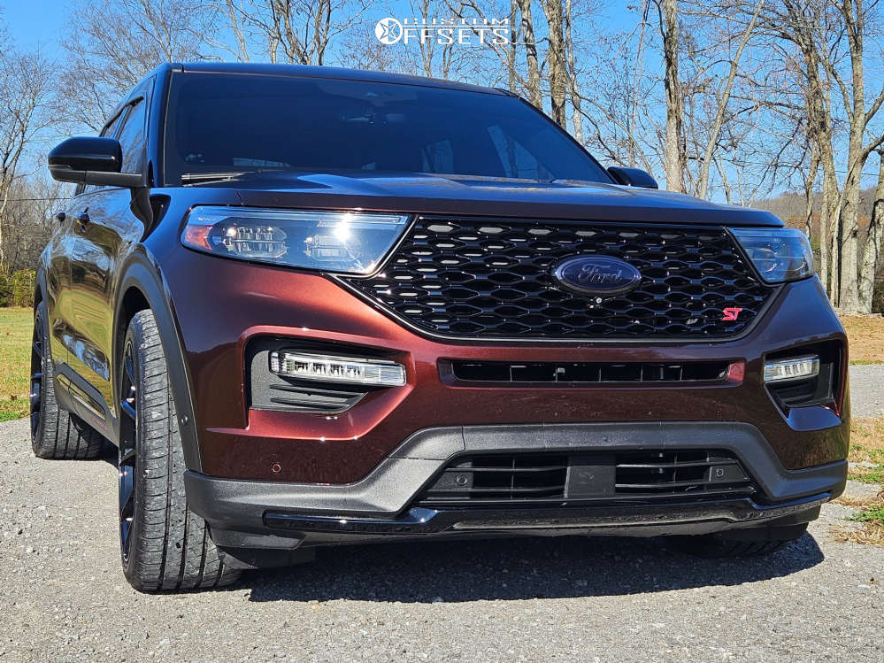 2020 Ford Explorer with 22x10.5 30 Savini Bm15 and 305/35R22 Lionhart ...