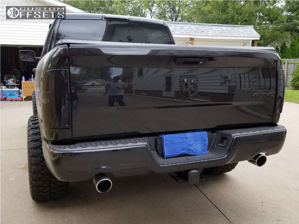 2017 Ram 1500 with 22x12 -45 Tuff T12 and 33/12.5R22 Free Passer Ct404 ...