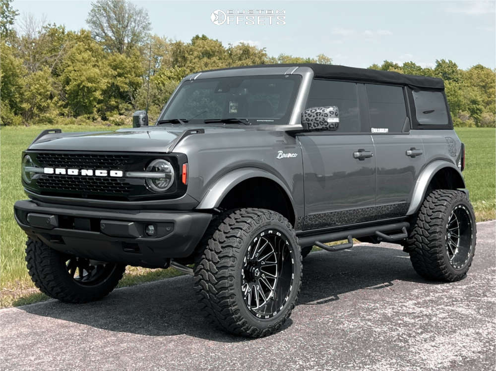 2022 Ford Bronco with 22x12 -44 TIS 547bm and 35/12.5R22 TIS Tt1 and ...