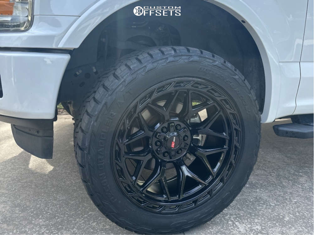 2020 Ford F-150 with 22x10 -18 Vortek Vrp-504 and 33/12.5R22 Nitto ...