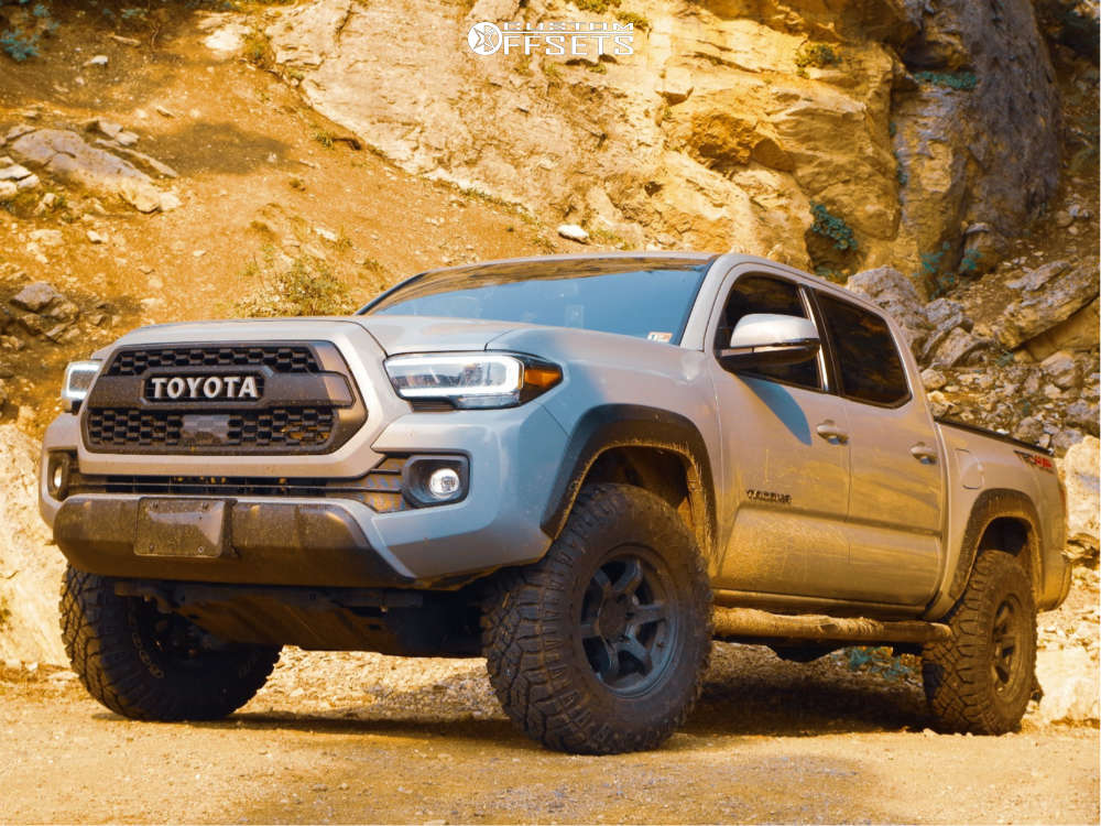 2020 Toyota Tacoma with 16x8.5 0 Motegi Mr150 Trailite and 265/75R16 ...
