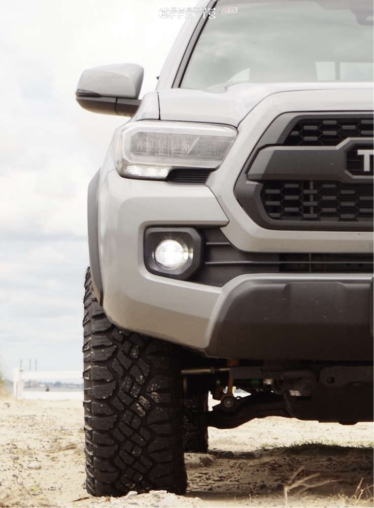 2020 Toyota Tacoma with 16x8.5 0 Motegi Mr150 Trailite and 265/75R16 ...