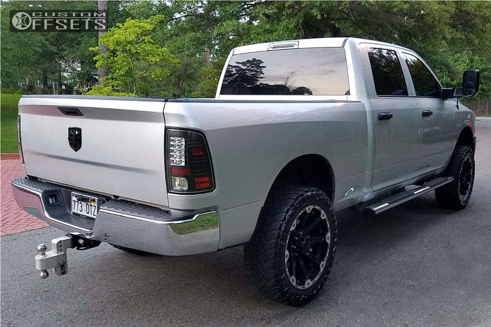 2016 Ram 2500 with 22x9 -13 Dick Cepek Torque and 35/12.5R22 Atturo ...