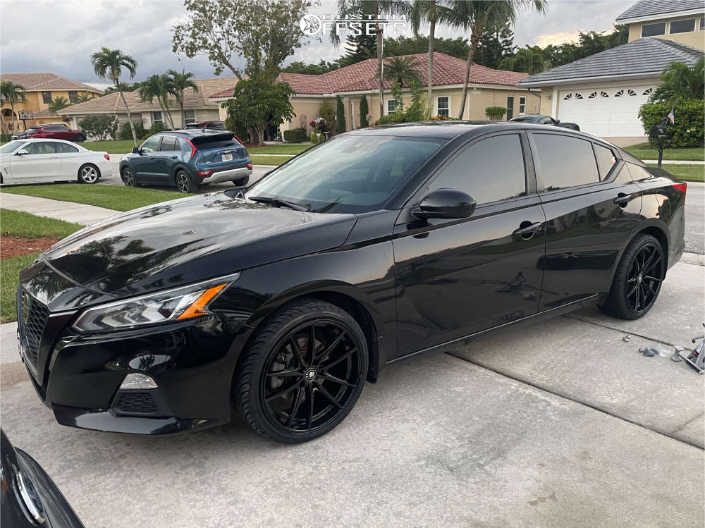 2020 Nissan Altima with 19x8.5 30 Konig Oversteer and 225/35R19 Venom ...