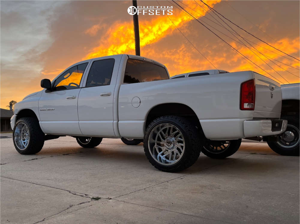 2005 Dodge Ram 1500 with 22x12 -44 TIS 544c and 33/12.5R22 Venom Power ...