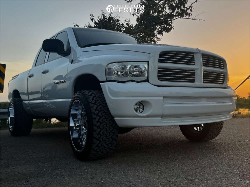 2005 Dodge Ram 1500 with 22x12 -44 TIS 544c and 33/12.5R22 Venom Power ...