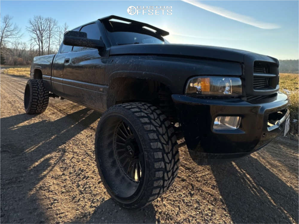 2001 Dodge Ram 2500 with 24x14 -76 GT Offroad Strike and 33/13.5R24 ...