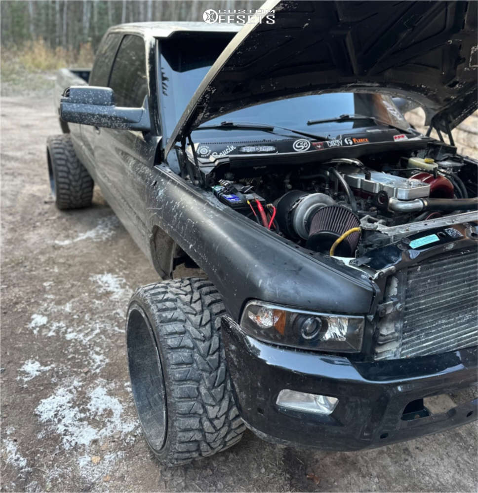 2001 Dodge Ram 2500 with 24x14 -76 GT Offroad Strike and 33/13.5R24 ...