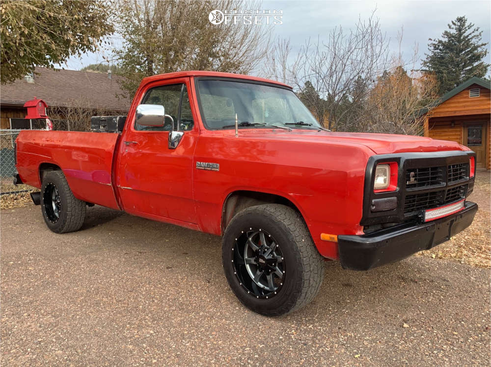 1991 Dodge D250 with 18x10 -24 Moto Metal Mo970 and 265/60R18 Cooper ...