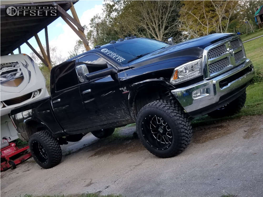 2013 Ram 2500 with 22x12 -44 XD XD820 and 37/13.5R22 Comforser Cf3000 ...