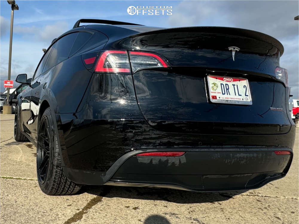 2022 Tesla Y with 20x10.5 45 Verde Incise and 275/40R20 Arroyo Grand ...