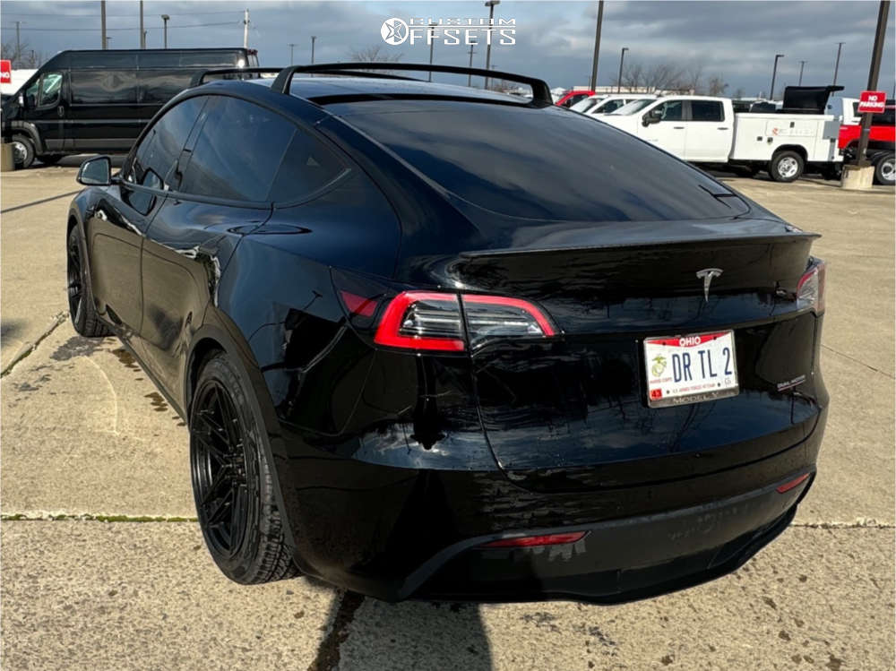 2022 Tesla Y with 20x10.5 45 Verde Incise and 275/40R20 Arroyo Grand ...