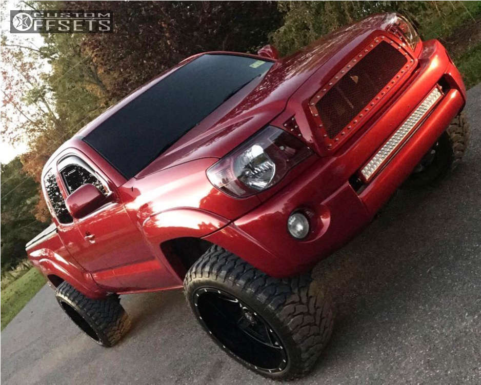 2006 Toyota Tacoma with 22x12 -44 Ballistic Rage and 33/12.5R22 Free ...