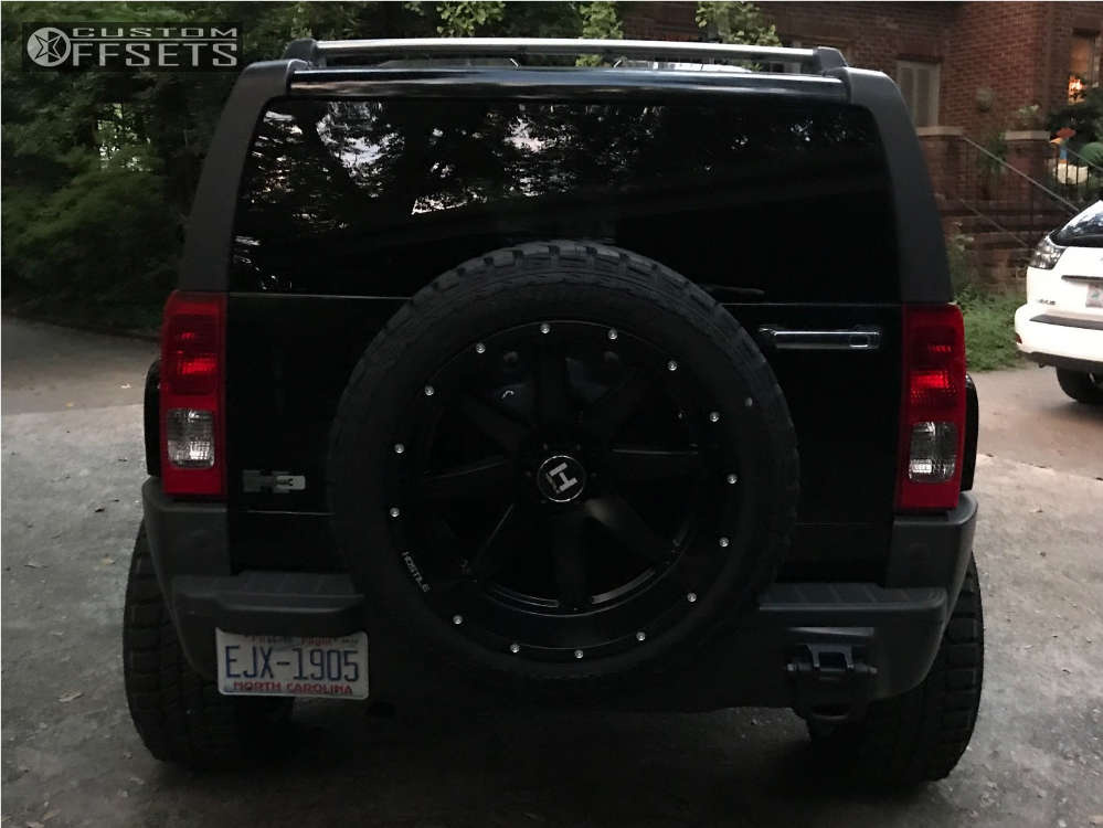 2007 HUMMER H3 with 22x12 -44 Hostile Alpha and 33/12.5R22 Gladiator ...