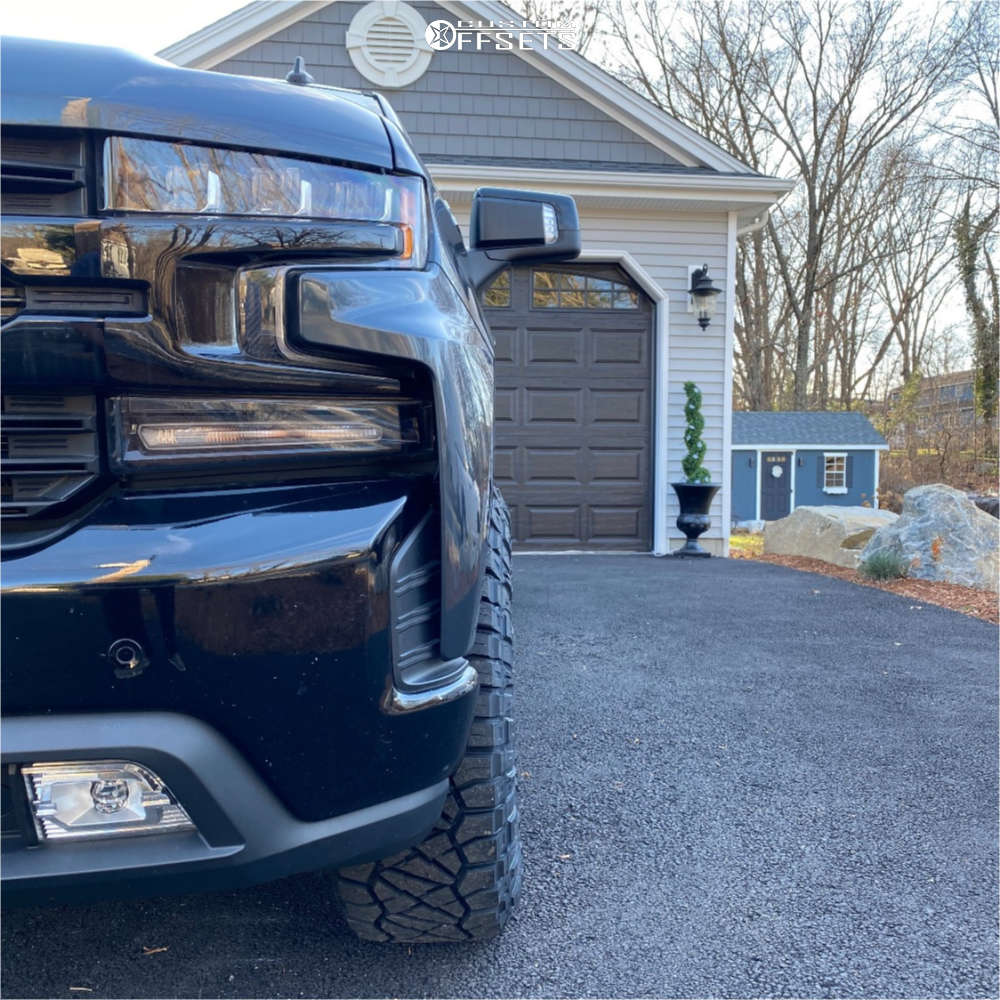 2020 Chevrolet Silverado 1500 with 17x8.5 0 Method Mr305 and 305/70R17 ...