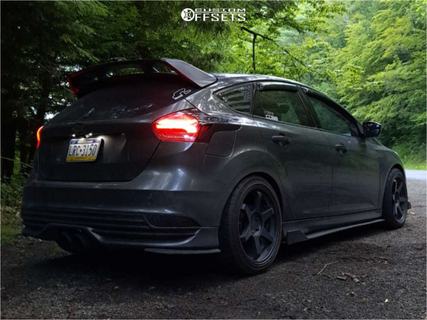 2018 Ford Focus with 18x8.5 35 9SiX9 Six-1 and 235/40R18 Forceum Hexa-r ...