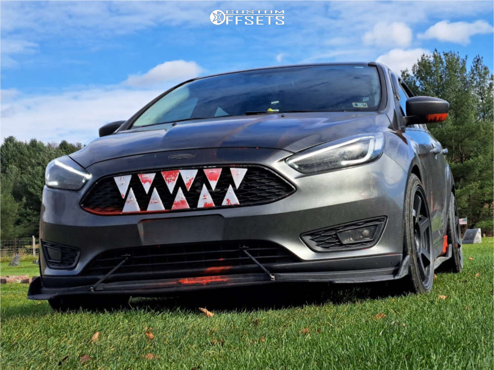 2018 Ford Focus with 18x8.5 35 9SiX9 Six-1 and 235/40R18 Forceum Hexa-r ...