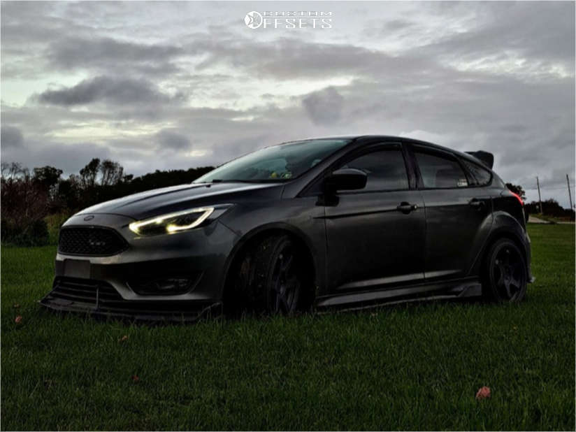 2018 Ford Focus with 18x8.5 35 9SiX9 Six-1 and 235/40R18 Forceum Hexa-r ...