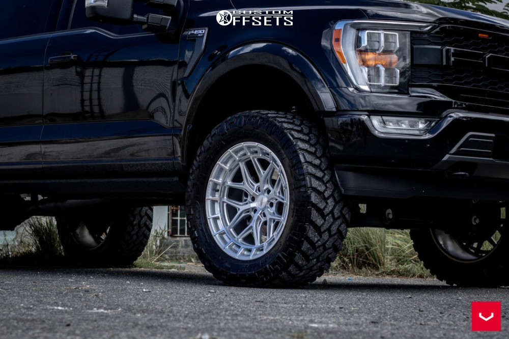 2023 Ford F-150 with 22x10 18 Vossen Hfx-1 and 37/13.5R22 Nitto Trail ...