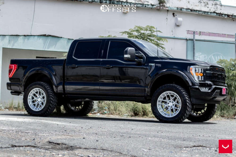 2023 Ford F-150 with 22x10 18 Vossen Hfx-1 and 37/13.5R22 Nitto Trail ...