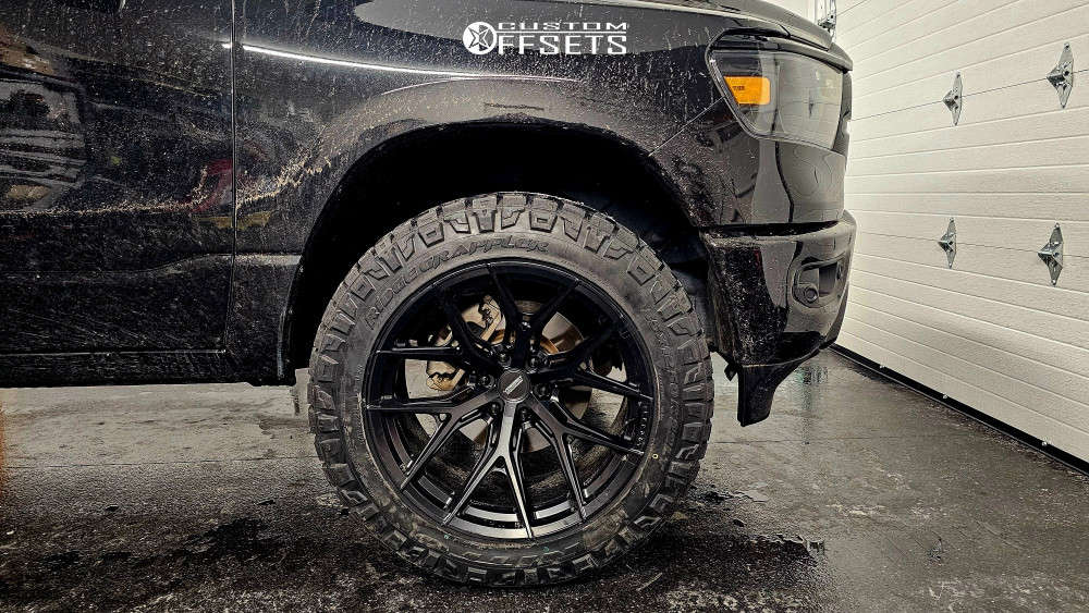 2020 Ram 1500 with 22x12 -44 Vossen Hf6-4 and 35/12.5R22 Nitto Recon ...