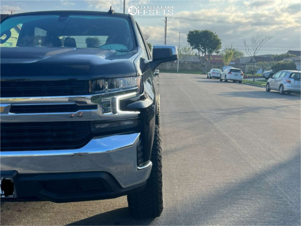 2021 Chevrolet Silverado 1500 with 18x9 0 Method Mr305 and 295/70R18 ...