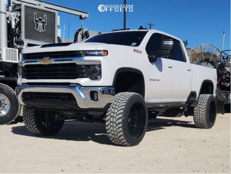 2024 Chevrolet Silverado 2500 HD with 24x14 -76 TIS 547b and 37/13.5R24 ...