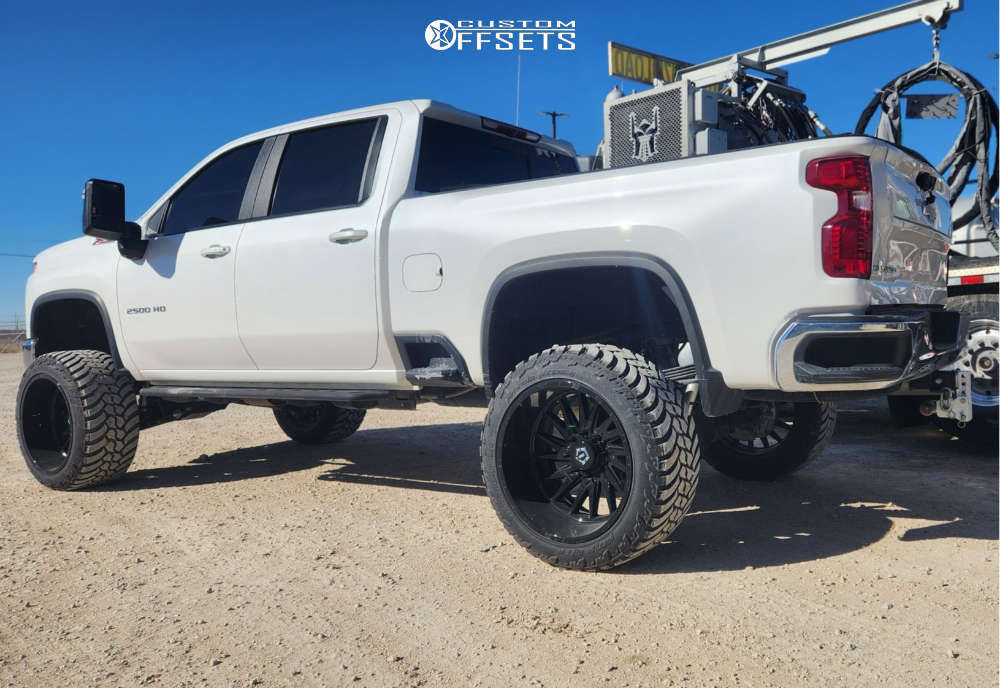 2024 Chevrolet Silverado 2500 HD with 24x14 -76 TIS 547b and 37/13.5R24 ...