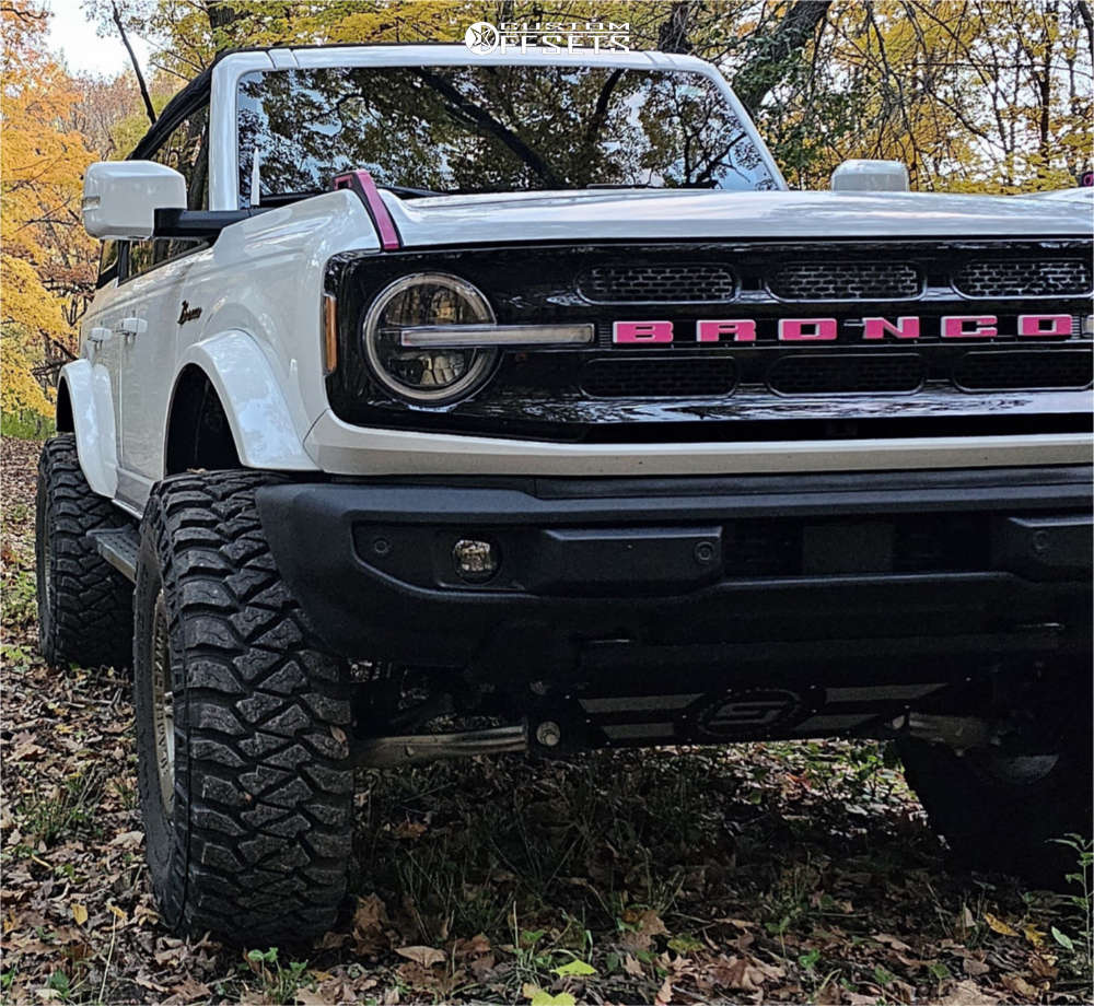 2022 Ford Bronco with 17x9 -12 Blaque Diamond Bd-o102 and 37/12.5R17 ...