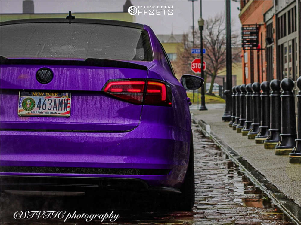 2016 Volkswagen Jetta with 18x8.5 35 Aodhan Aff7 and 215/35R18 Lexani ...