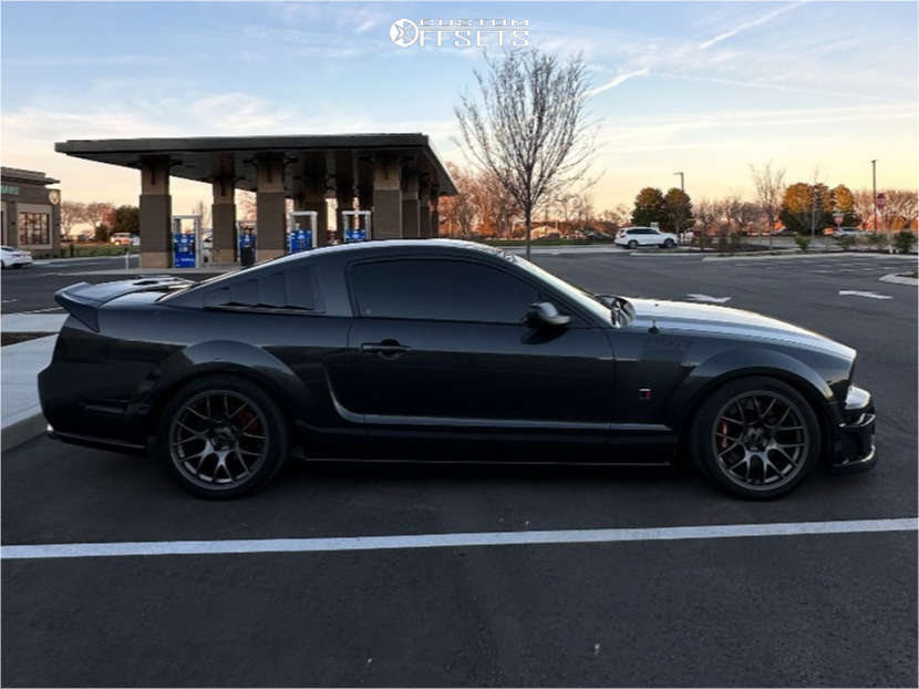 2008 Ford Mustang with 18x11 52 Apex Ec-7 and 305/30R18 Atlas Force Uhp ...
