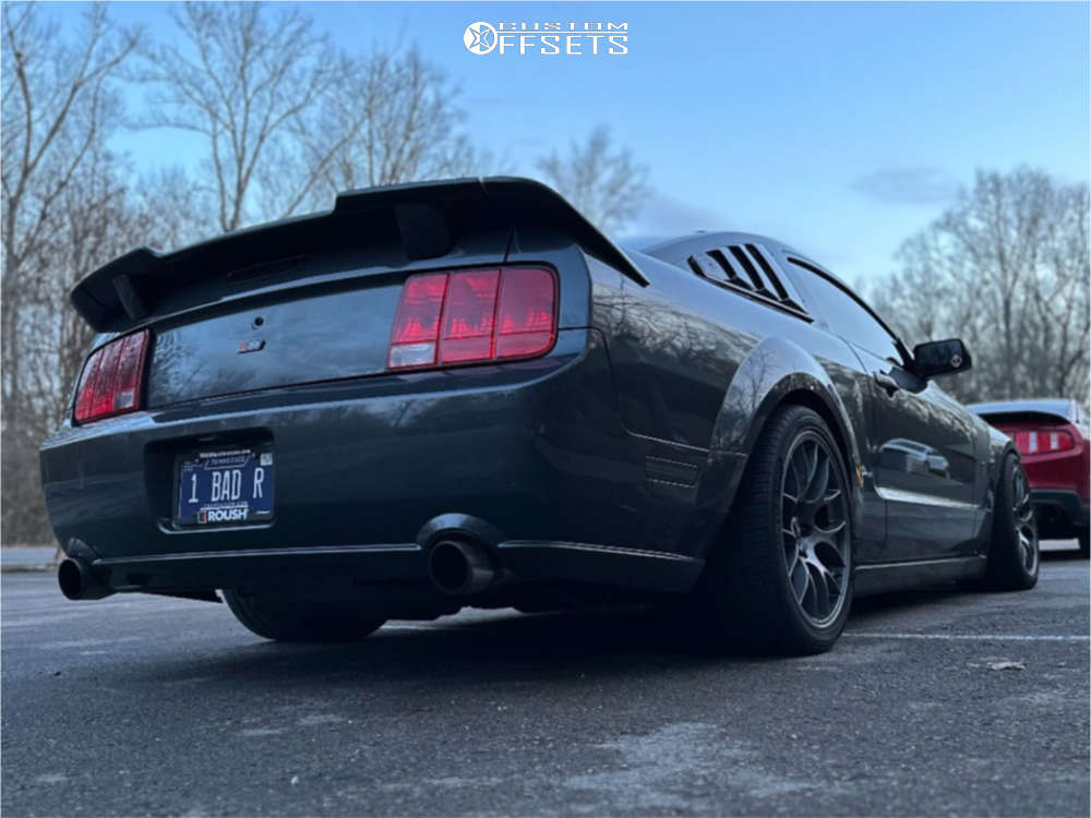 2008 Ford Mustang with 18x11 52 Apex Ec-7 and 305/30R18 Atlas Force Uhp ...