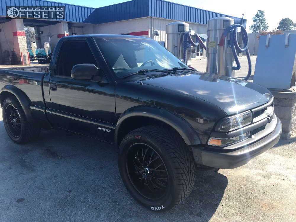 1999 Chevrolet S10 with 20x8.5 35 Helo HE890 and 285/50R20 Toyo Tires ...