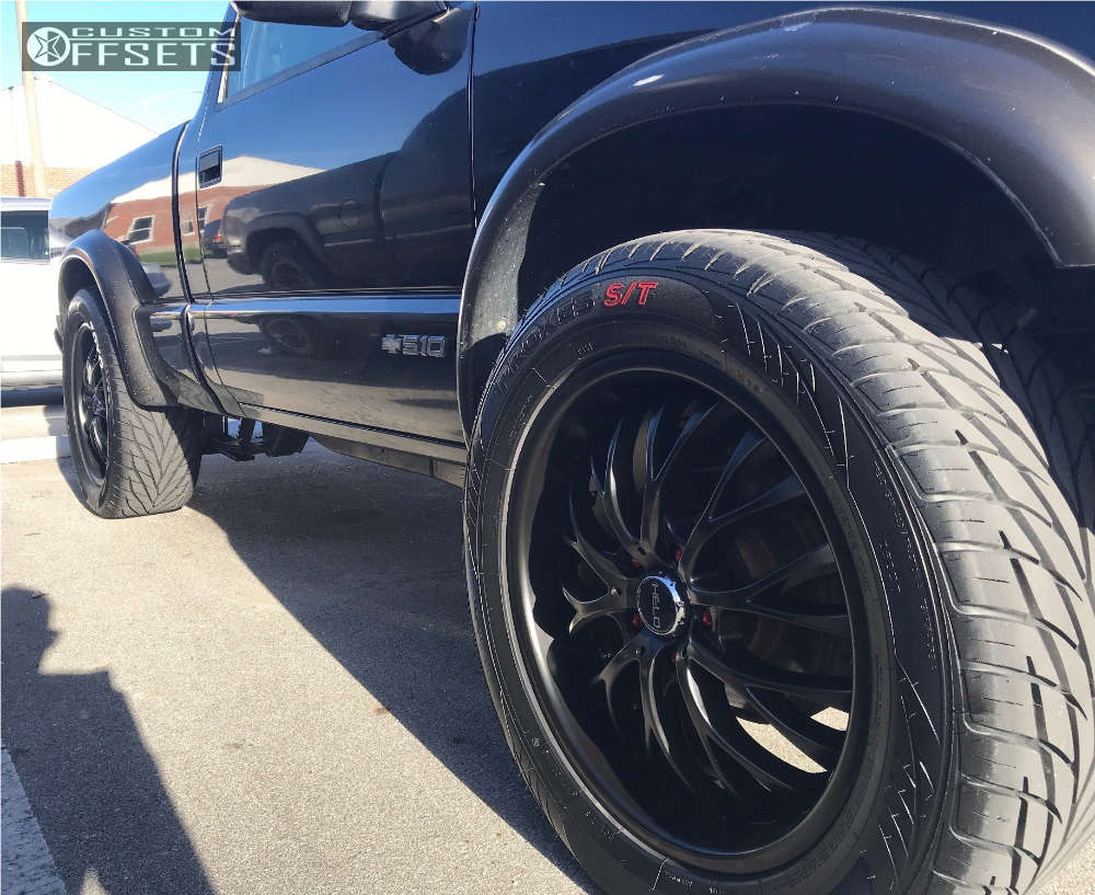 1999 Chevrolet S10 with 20x8.5 35 Helo HE890 and 285/50R20 Toyo Tires ...