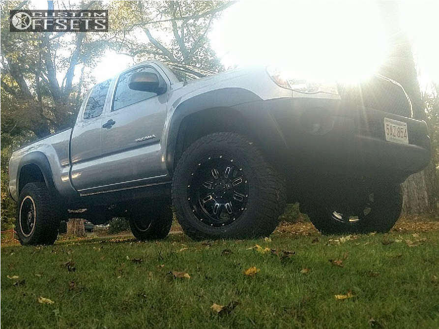 2005 Toyota Tacoma with 18x9 -12 Gear Off-Road Dominator and 265/70R18 ...